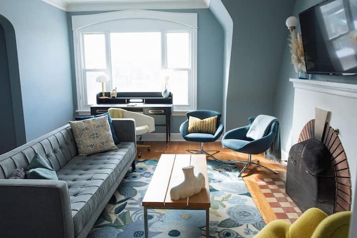 Mid-century Apartment - Ottawa
