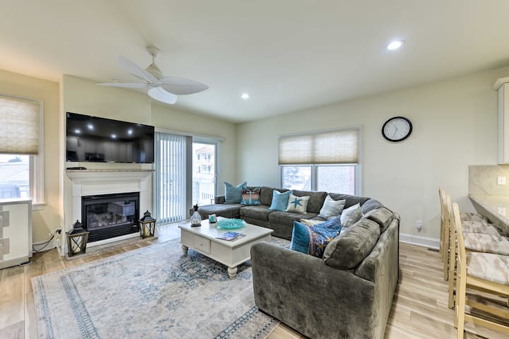 Sunny Brigantine Townhome: Walk To Beach - Brigantine, NJ
