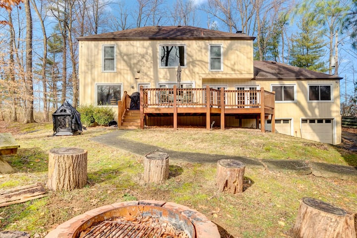 Louisville Area Home: Deck, Fire Pit, Creek! - 루이빌