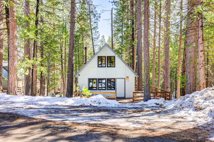 Hike, Fish & Explore: California Cabin W/ Deck! - Dodge Ridge, CA