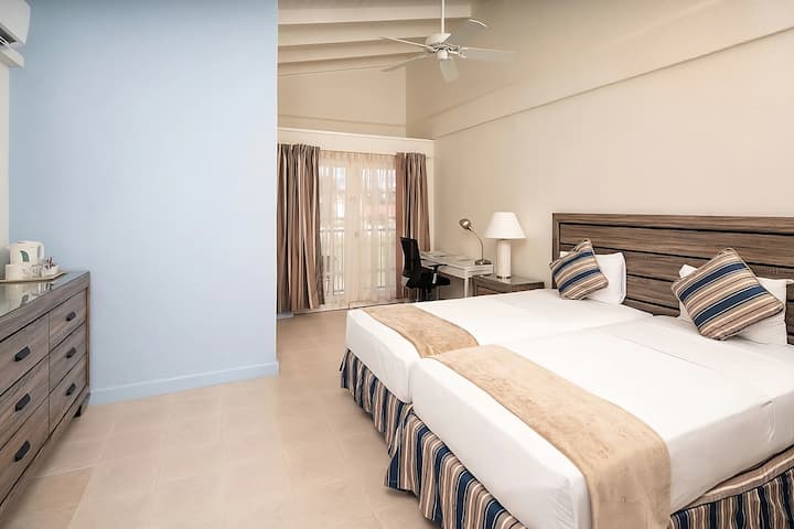 4 Rooms Close To South Point Lighthouse! Parking! - Bridgetown, Barbados