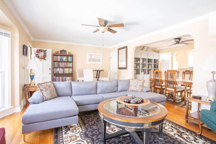 Townhome W/ Gazebo & Fenced Patio - St. Louis, MO