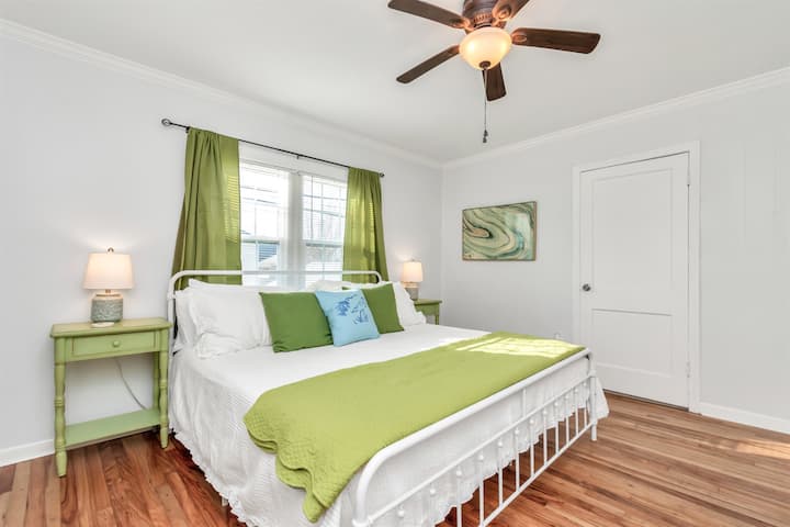 Beach Bungalow 6 Blocks To Beach - Galveston, TX