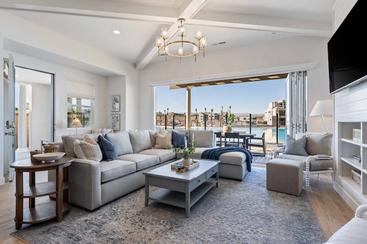 Blue Island Paradise: Desert Color Lagoon - St. George, USA