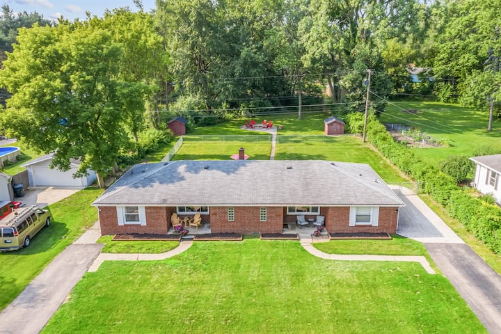 New! 2 Family Home In Shelby Township | Sleeps 10+ - Rochester Hills, MI