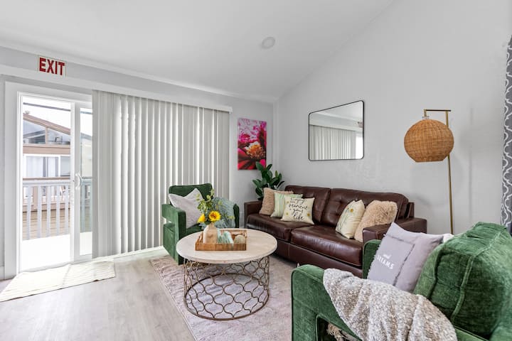 Endless Sunset- Near Beach, Surf, & Pet Beach! - Huntington Beach, CA