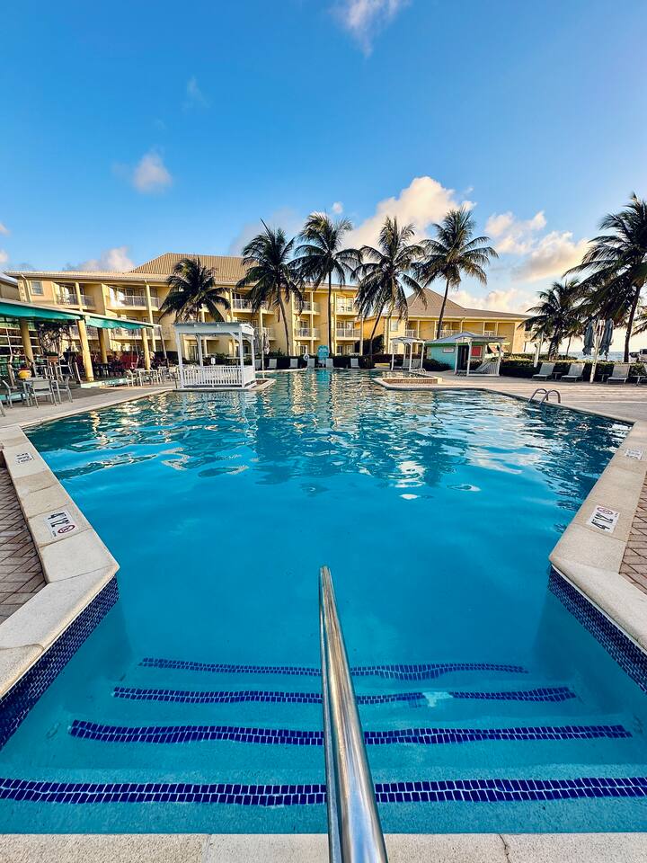 Amazing Beach Stay! Peaceful Room, Outdoor Pool - Cayman Islands