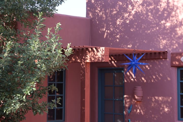Uptown Gem! Hot Tub, Fire Place, 65” Tv! - Sedona, AZ