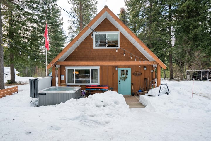 4 Seasons Getaway -The Mountains Are Calling - Lake Chelan, WA