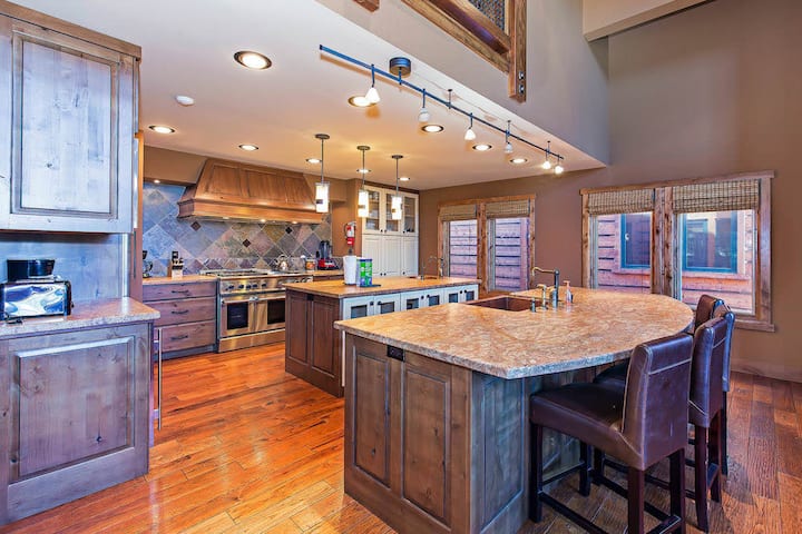 Stonegate #02 | Luxe Condo W/ Foosball Table - Mammoth Lakes, CA