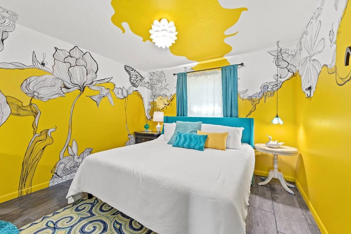 Amazing Art! Walk To Dinner & The Bay! Pets Ok! - Panama City