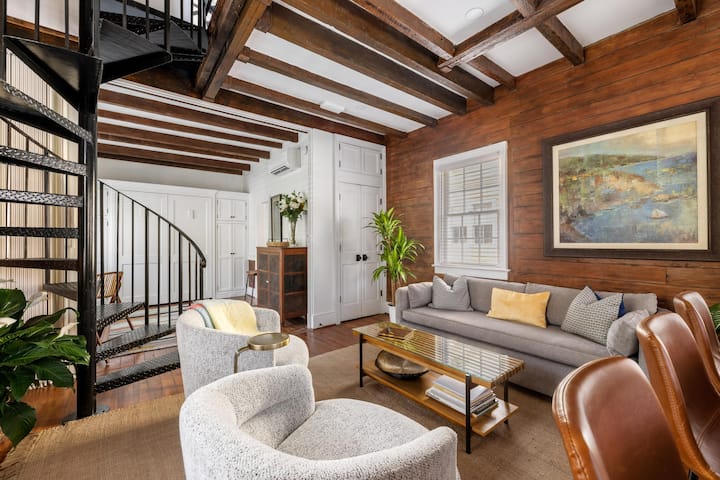 6b At Saint Philip Square, One Block To King St. - Charleston, SC