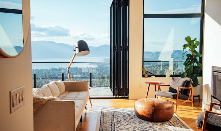Lakeview Retreat With Pool, Sauna & Modern Luxury - Kelowna