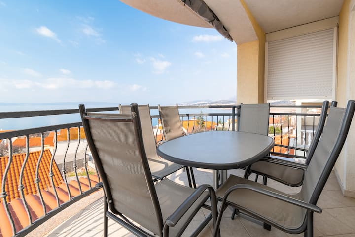 A-20556-a Appartement De Quatre Chambres Avec La - Novi Vinodolski