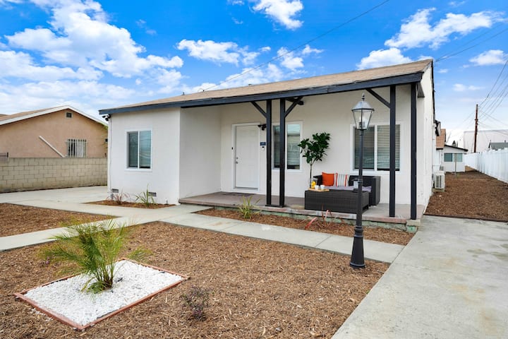 The Front House Sanctuary In The Suburbs - El Monte, CA