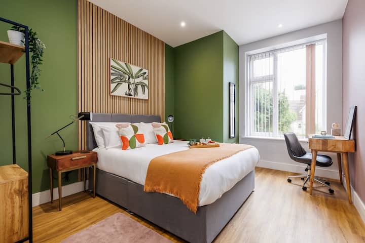 Cosy & Colourful 1-bed Apt W/ Free Parking & Wi-fi - Bournemouth
