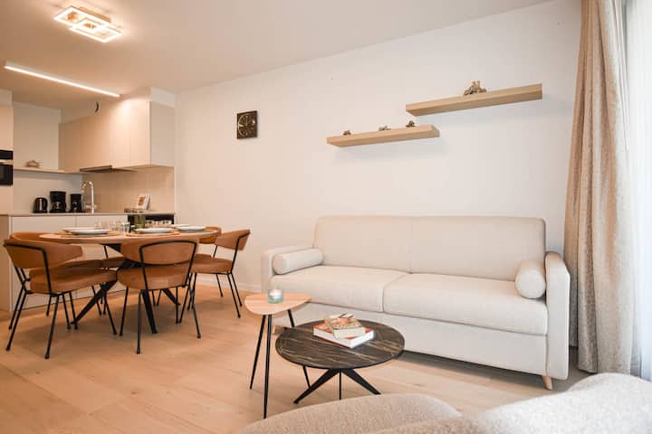 Ostende Comfort: Coastal Getaway For Six - Bredene