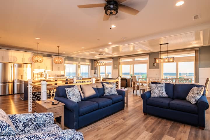 The Sandcastle: Upscale Oceanfront Home With - Oak Island, NC