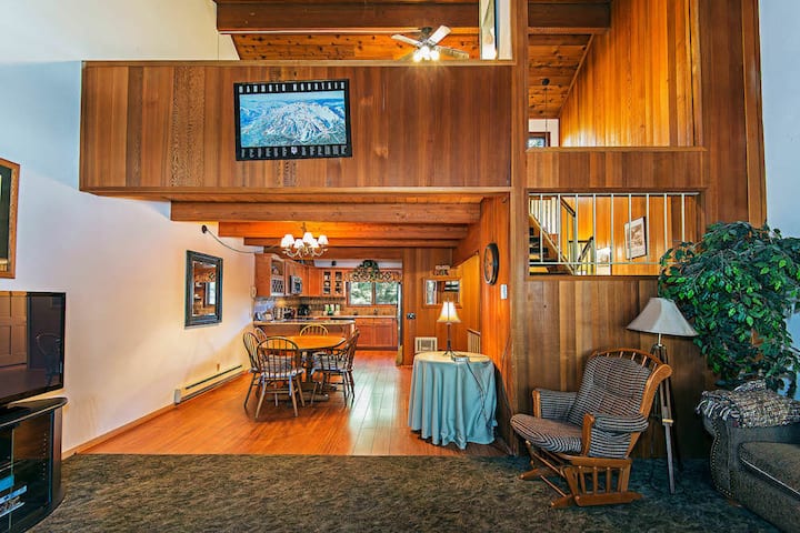 Winterset #02 | Shared Hot Tub & Pool! - Mammoth Lakes, CA