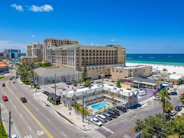 Sleeps 5! Beach Condo With Heated Pool Access! - Dunedin, FL