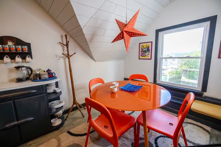 Crow's Nest Crash-pad - Old Mill, West Mifflin