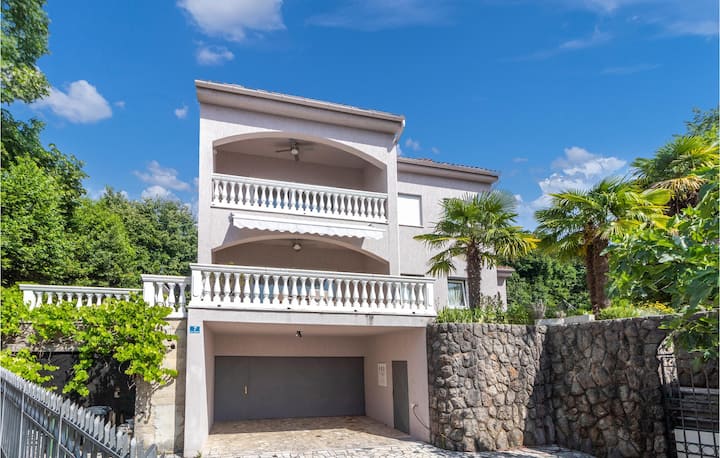 2 Bedroom Gorgeous Apartment In Pobri - Opatija
