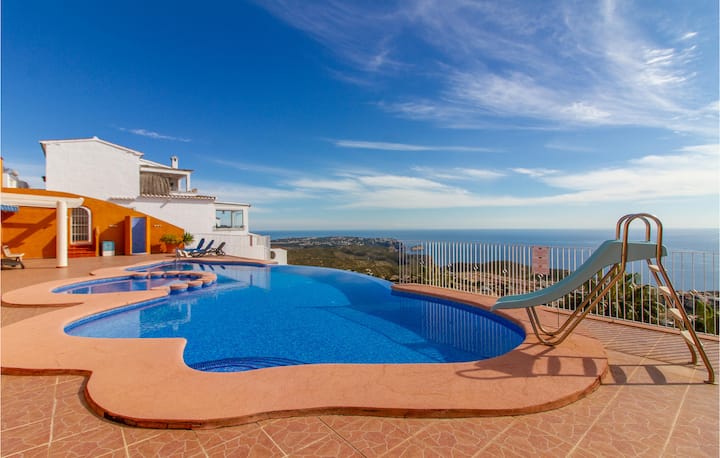 Beach Front Apartment - Sabadell