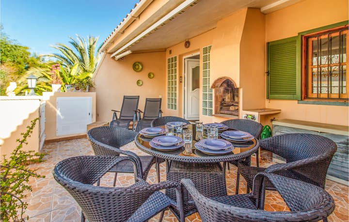 2 Bedroom Cozy Home In Orihuela - Cabo Roig