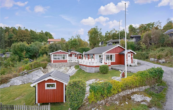 Cozy Home In Uddevalla - Munkedal
