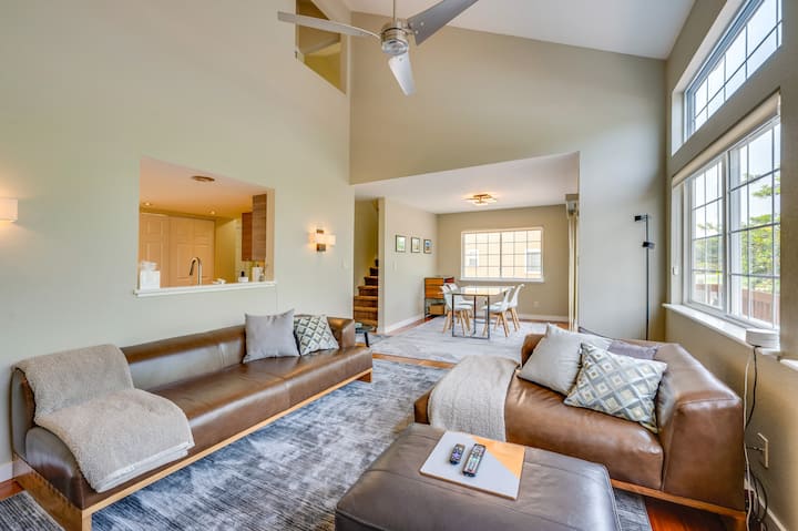 13 Mi To Dtwn Denver: Arvada Townhome W/ Deck - Golden, CO