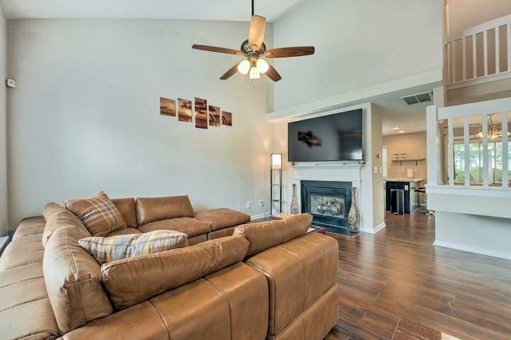 Chic Charlotte Townhome W/ Community Pool - Charlotte