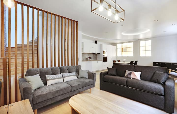 A Fantastic 2-br Townhouse In Marx Dormoy - ibis Budget Paris La Villette 19ème