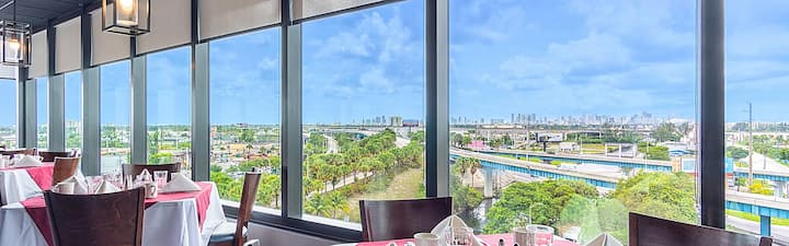 Proximity At Its Best! 3 Convenient Units, Pool! - Miami, FL
