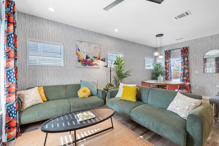 Stunning Group Travel Oasis | Private Heated Pool - Austin, TX