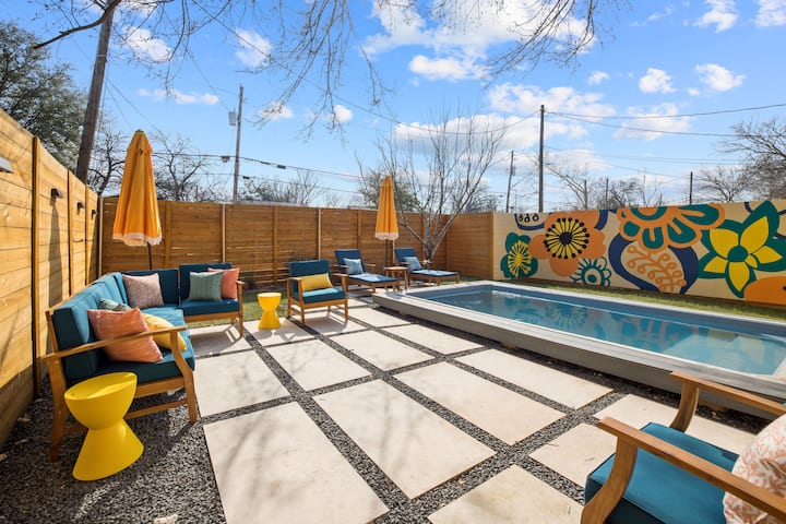 Stunning Group Travel Oasis | Private Heated Pool - Austin, TX