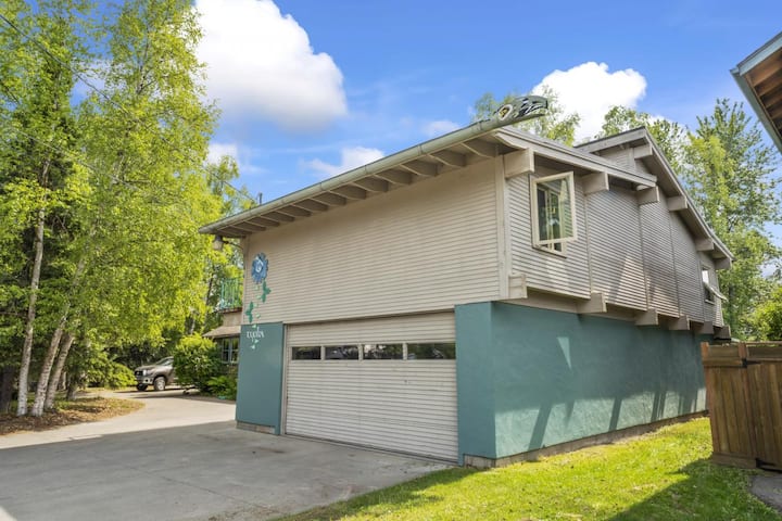 Artist Home Plus Private Loft In Heart Of Town. Sl - Anchorage, AK