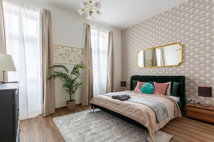 Explore Budapest From A Luxurious Cozy Apartment - Budapest