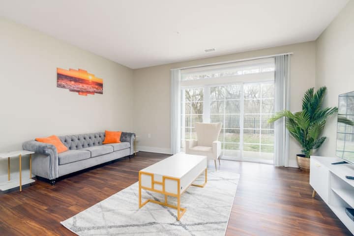 Stylish 1br In At The Crossing - Broad Ripple, IN