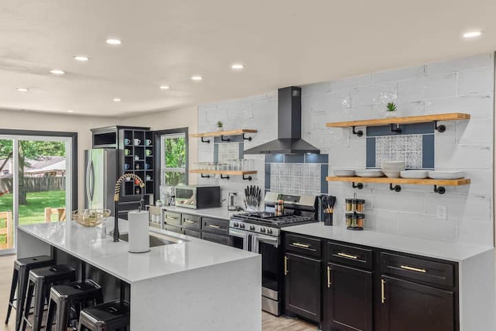 Fall! Guest Favorite | Bikers Retreat | Pets! - Bentonville, AR