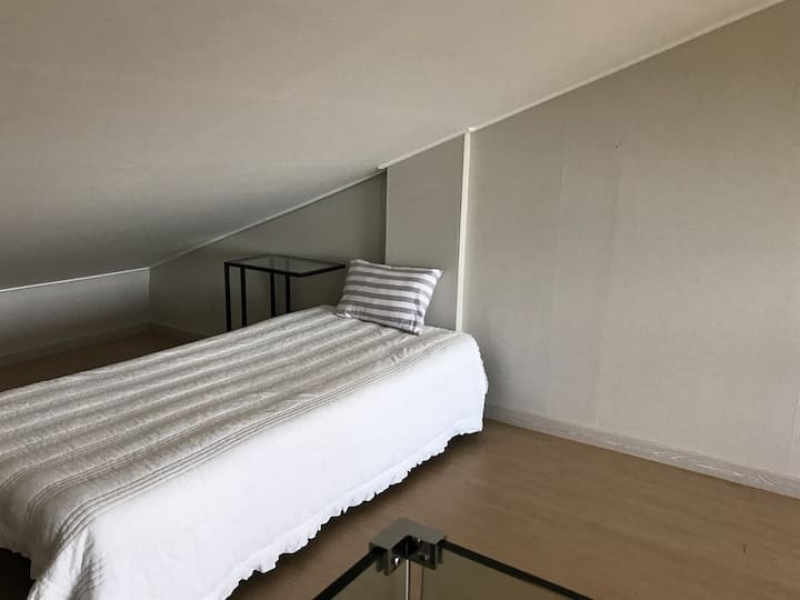 #반려동반 #공항근처 펜션형 테라스힐 펜트하우스 With 옥상가든과 바다뷰 - Jeju-si