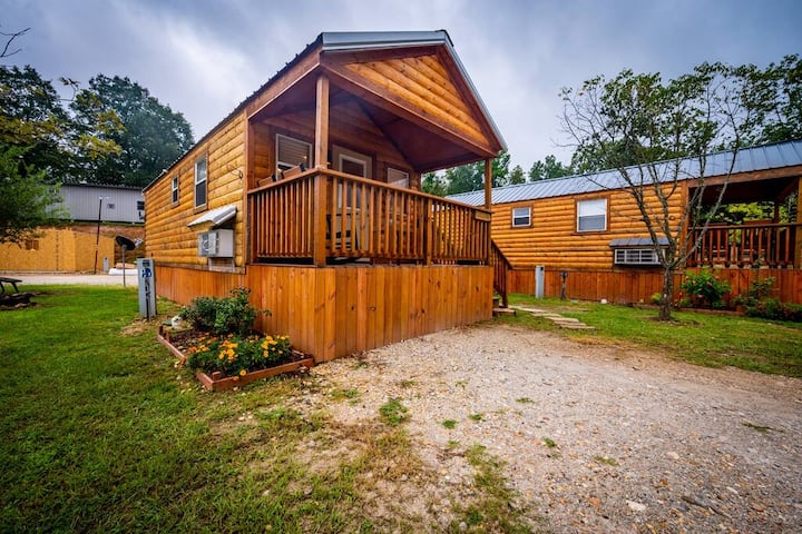 Willow: Sleeps 3, Tiny Cabin, Pets, Near Lake/park - Broken Bow, OK