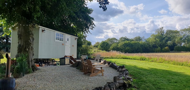 Luxurious, Stylish Shepherd Hut With Stunning View - Melton Mowbray
