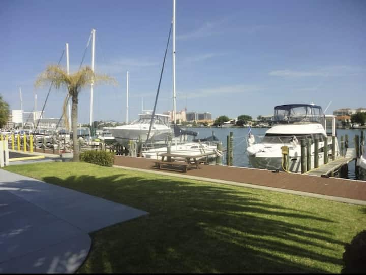 Waterfront 2 Queens Free Parking - Clearwater, FL