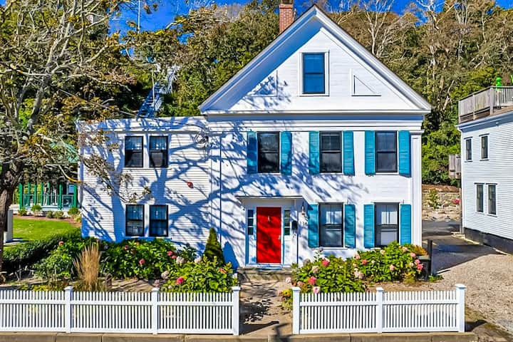 Walk Everywhere 4br | 1830 Home | Deck | W/d - Provincetown, MA