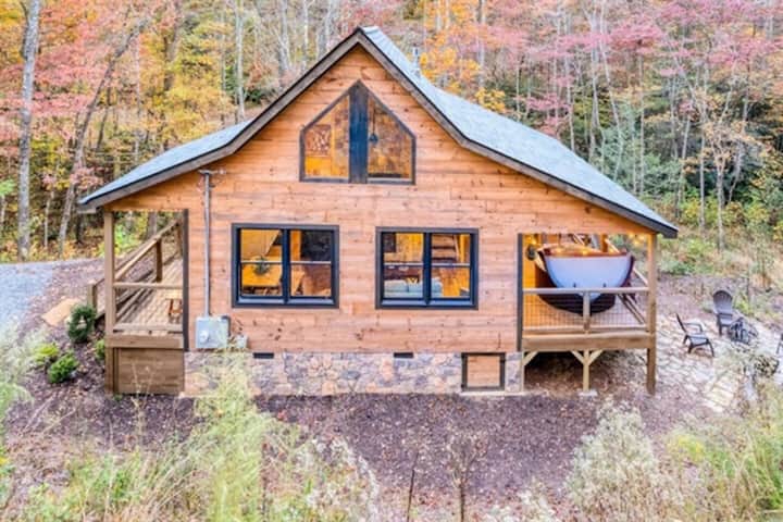 Cozy Cabin | Hot Tub | Firepit | Spacious Deck - Blue Ridge, GA