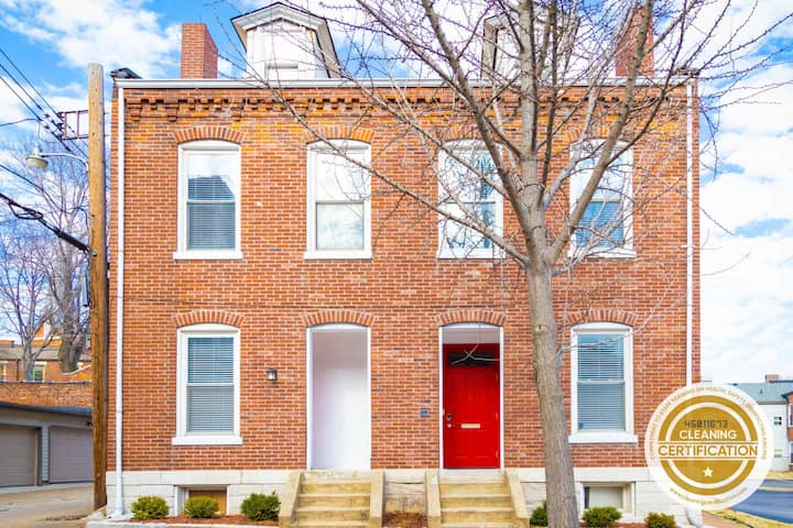 6br Soulard Family Home + Game Room / Abodebucks - St. Louis, MO