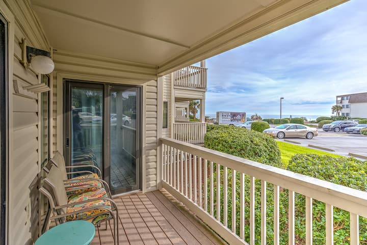 Cozy Ocean View Unit, Hot Tubs, Pools, Park Nearby - Myrtle Beach, SC