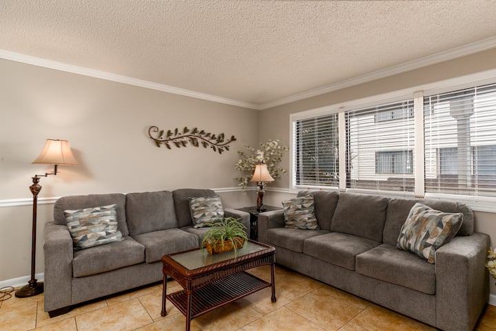 Spacious W/ Full Kitchen, Short Walk To Beach - Myrtle Beach, SC