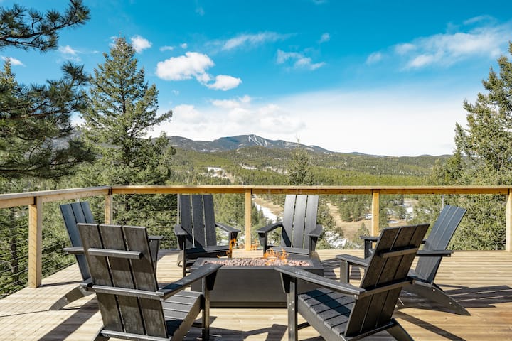 Wonder Lodge | Views, Hot Tub, Luxe Mountain Stay - Evergreen, CO