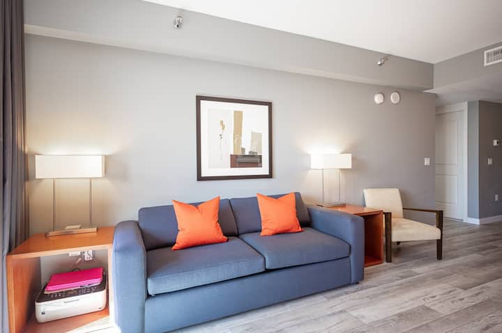 Trendy Lake Las Vegas Condo! - Henderson